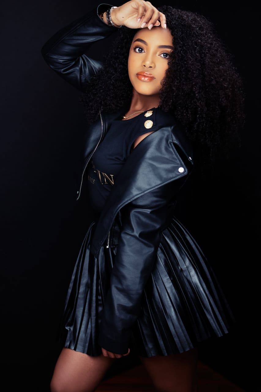 Vlogger Andrea Rafaella lanceert single – Dagblad Suriname