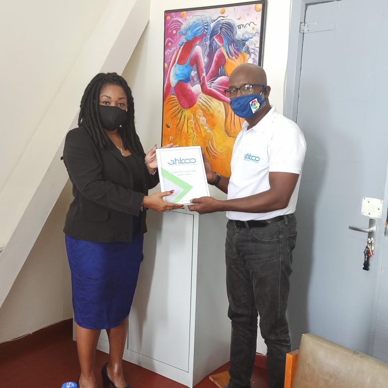 AHKCO zet onderwijs voort ondanks uitdagingen Covid-19 – Dagblad Suriname