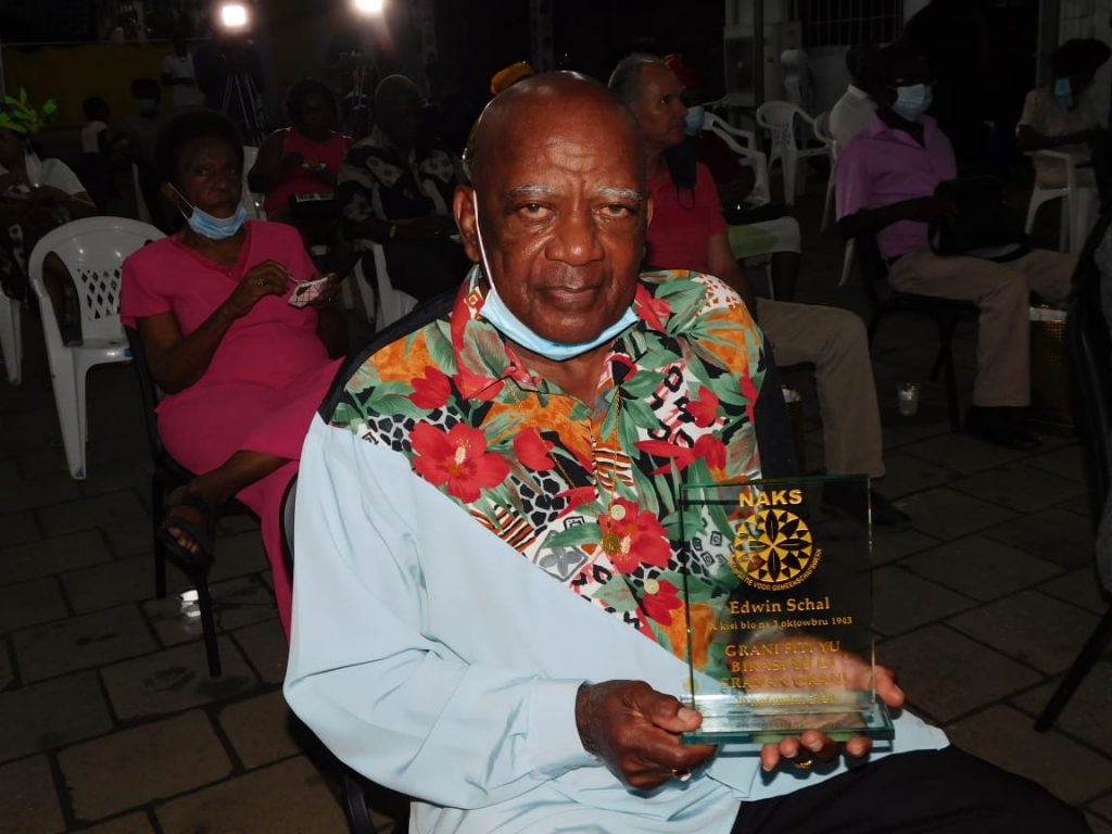 Naks eert Edwin Schal en Letitia Vriesde – Dagblad Suriname