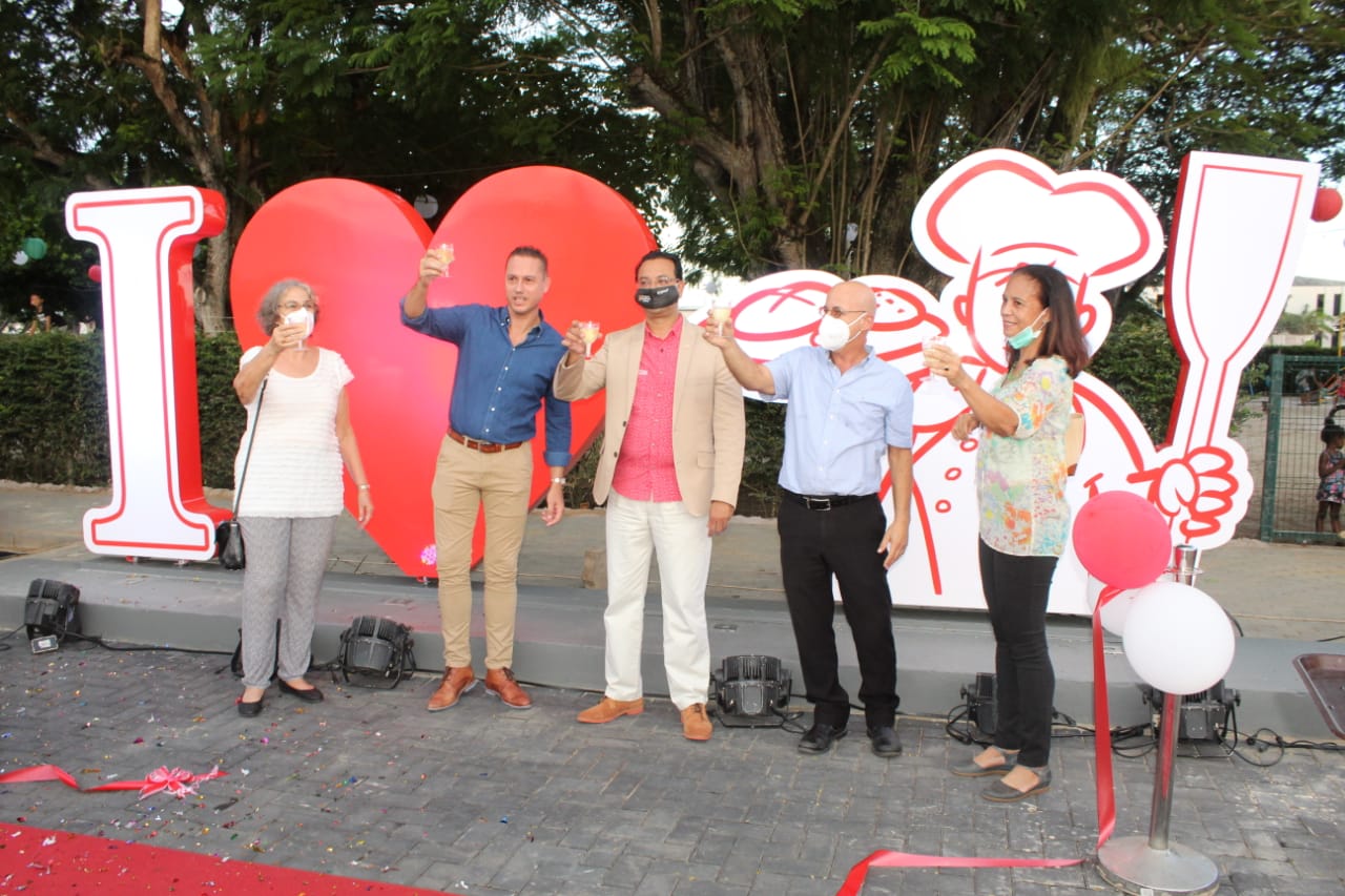 ‘I Love Fernandes Bakery’ sign onthuld – Dagblad Suriname