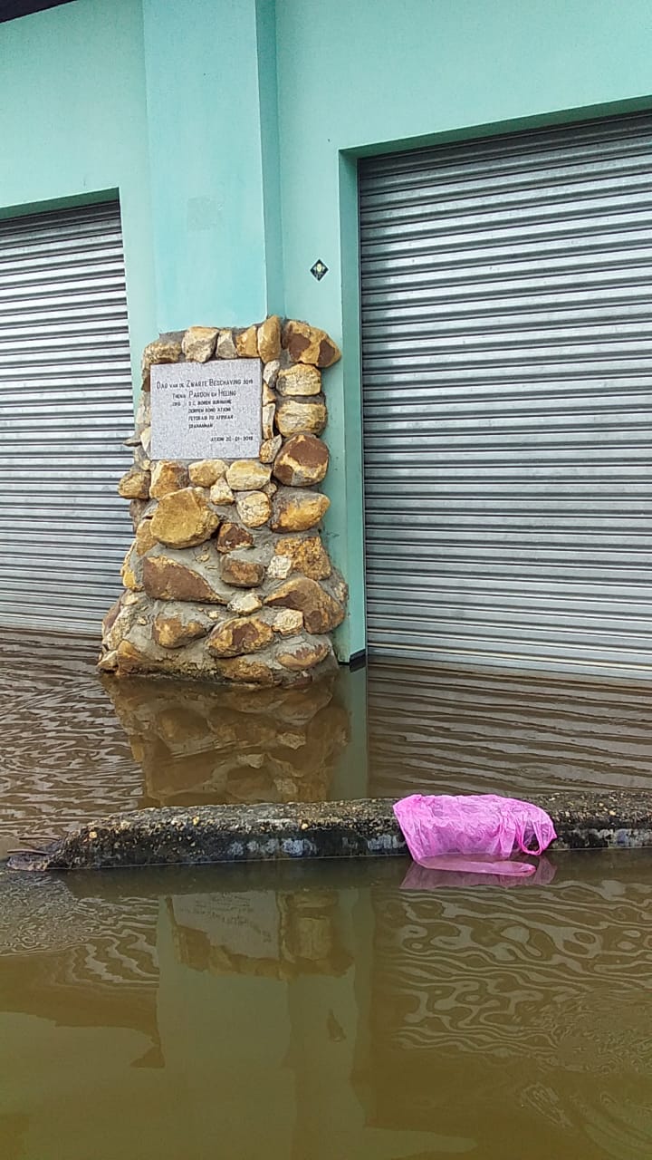 Atjoni onder water – Dagblad Suriname