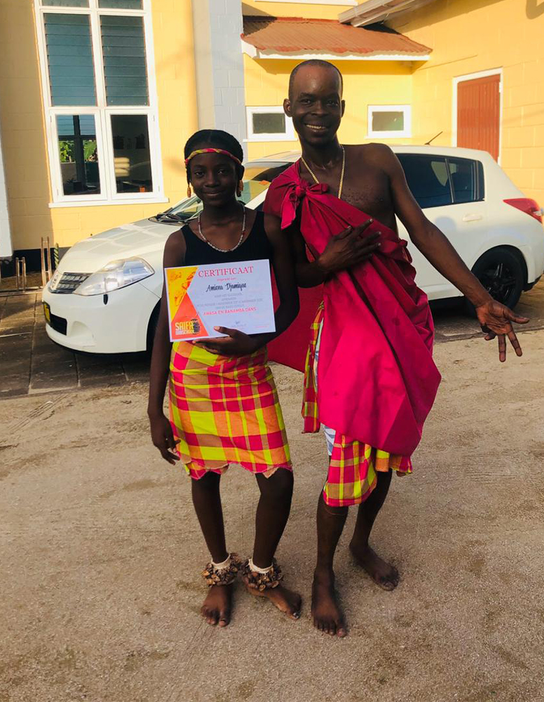 Banamba dans: schoonheidsdans van de Saramaccaners – Dagblad Suriname