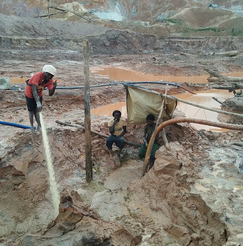 Zeker 20.000 mensen werkzaam in kleinschalige goudwinning in Brokopondo ...