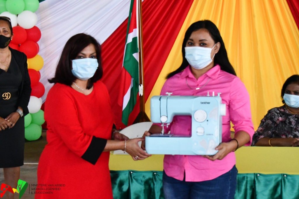 Minister Kuldipsingh geeft in Nickerie startsein Basic Needs Trust Fund ...