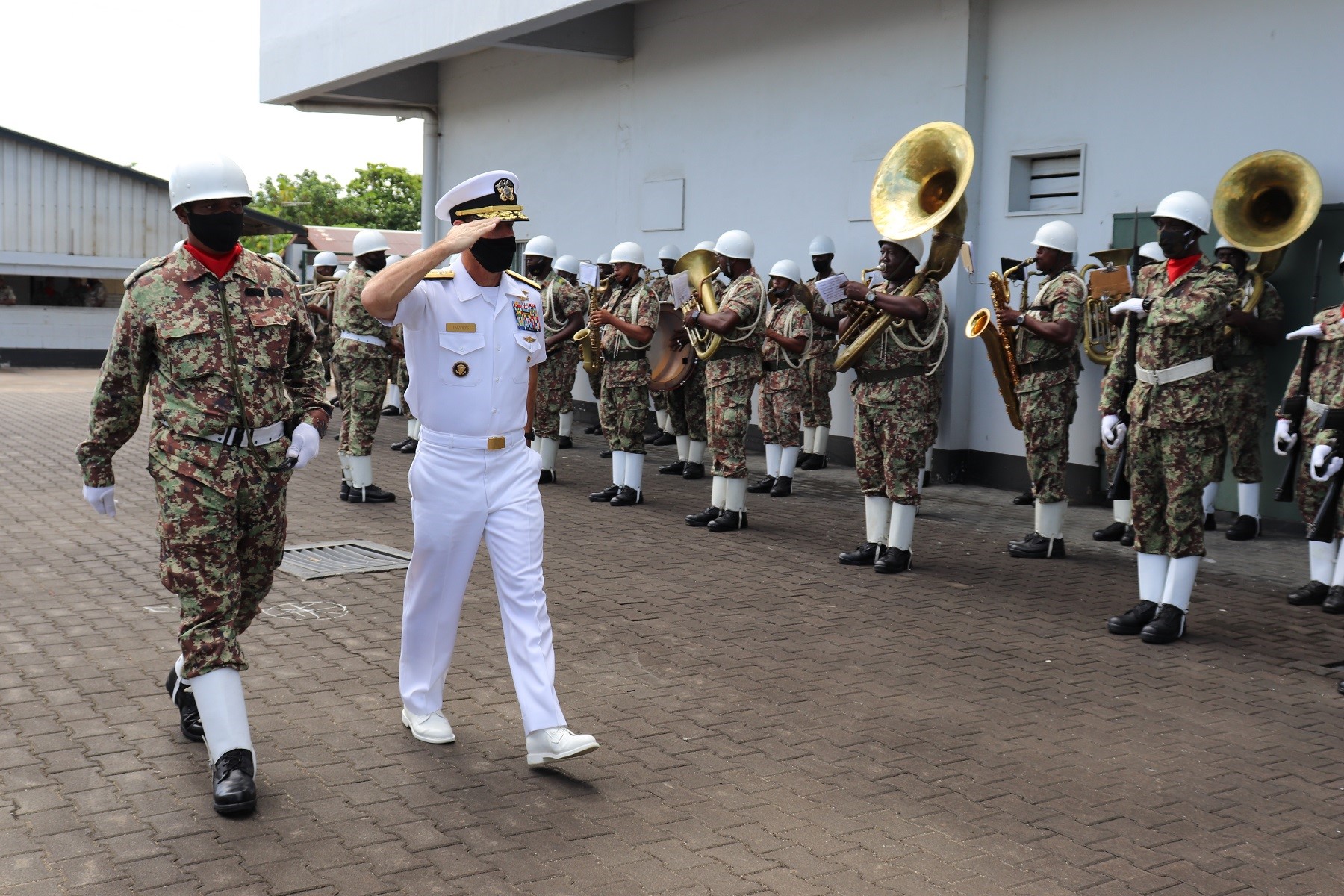 Commandant Special Operations Command South in VS op bezoek bij ...