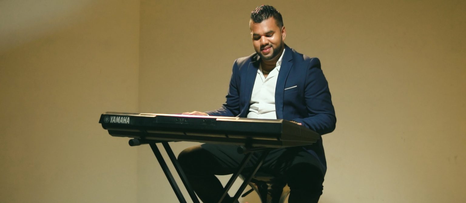 Maa mash-up met vocals van Wirish Mahabier opgedragen aan grootmoeder ...