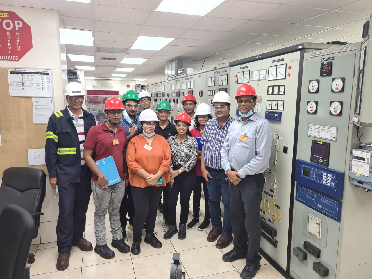 Bezoek AdeKUS elektro studenten aan Afobaka waterkrachtcentrale ...