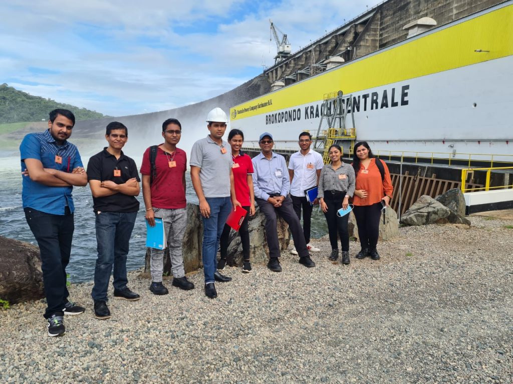Bezoek AdeKUS elektro studenten aan Afobaka waterkrachtcentrale ...