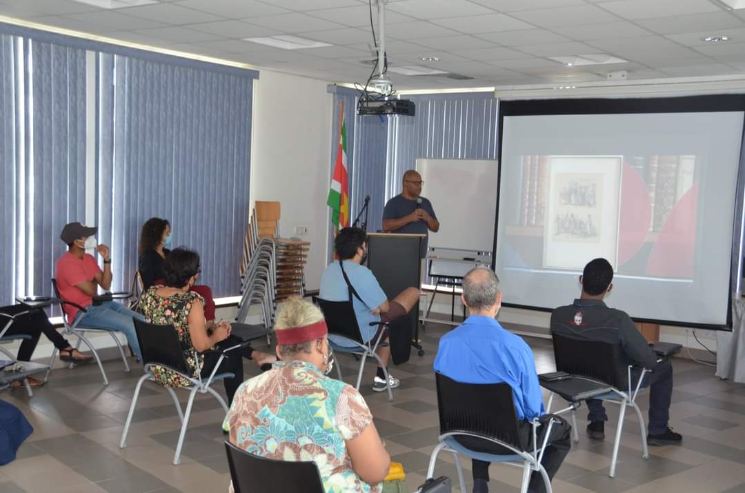 Carl Haarnack van Buku-Bibliotheca Surinamica: “We moeten ons inspannen cultureel erfgoed veilig ...