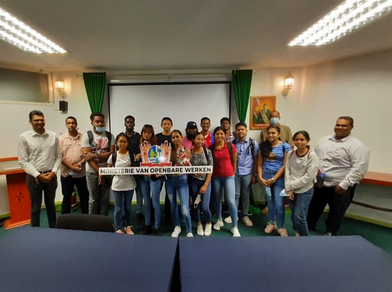 Studenten FTeW krijgen presentatie van Bouw- en Woningtoezicht OW ...