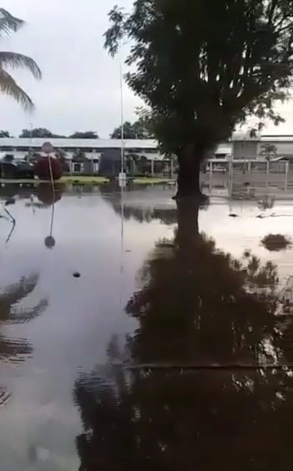 Memre Boekoe Kazerne ook onder water – Dagblad Suriname