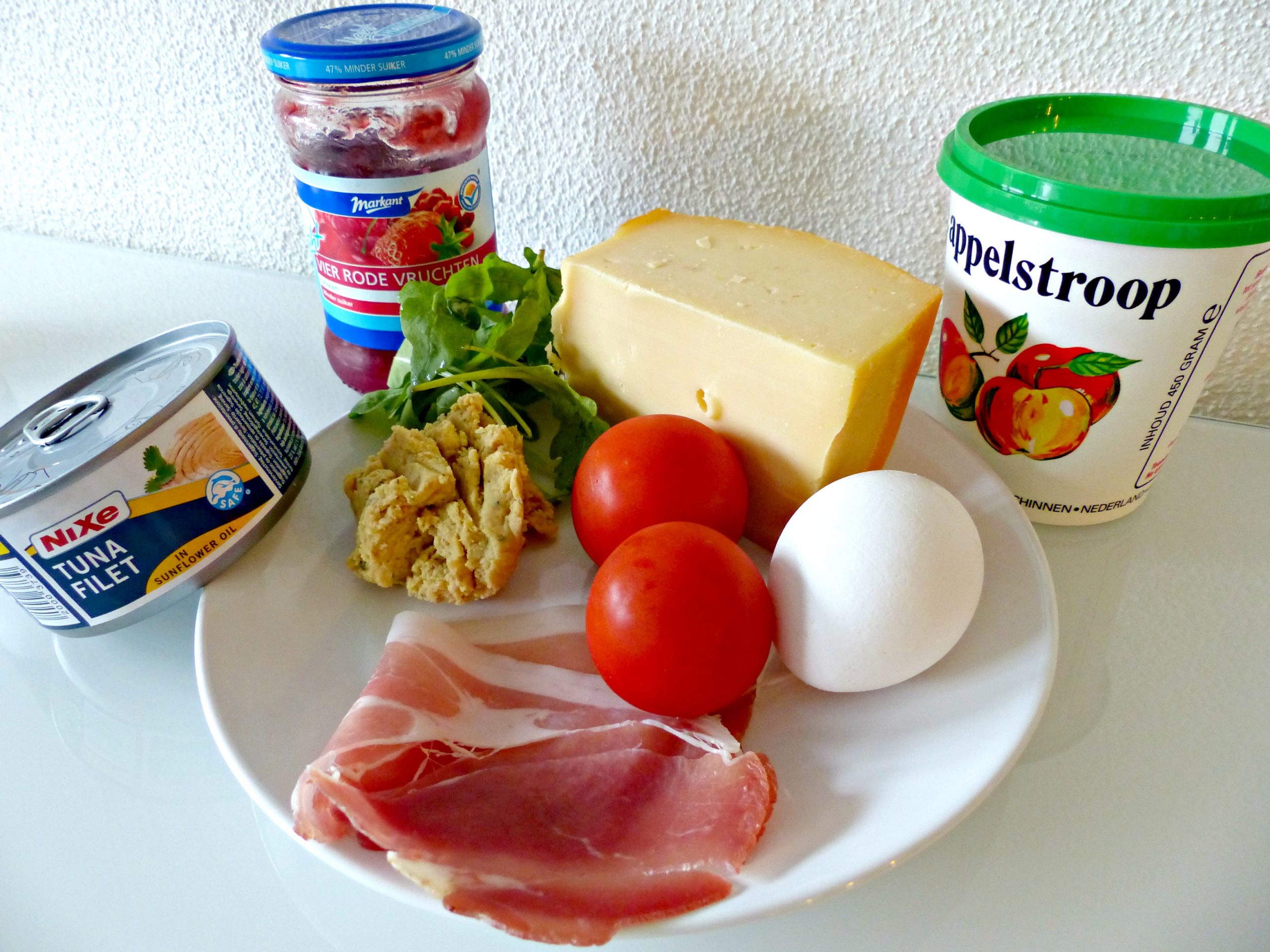 Prijzen van belegde broodjes stijgen weer – Dagblad Suriname