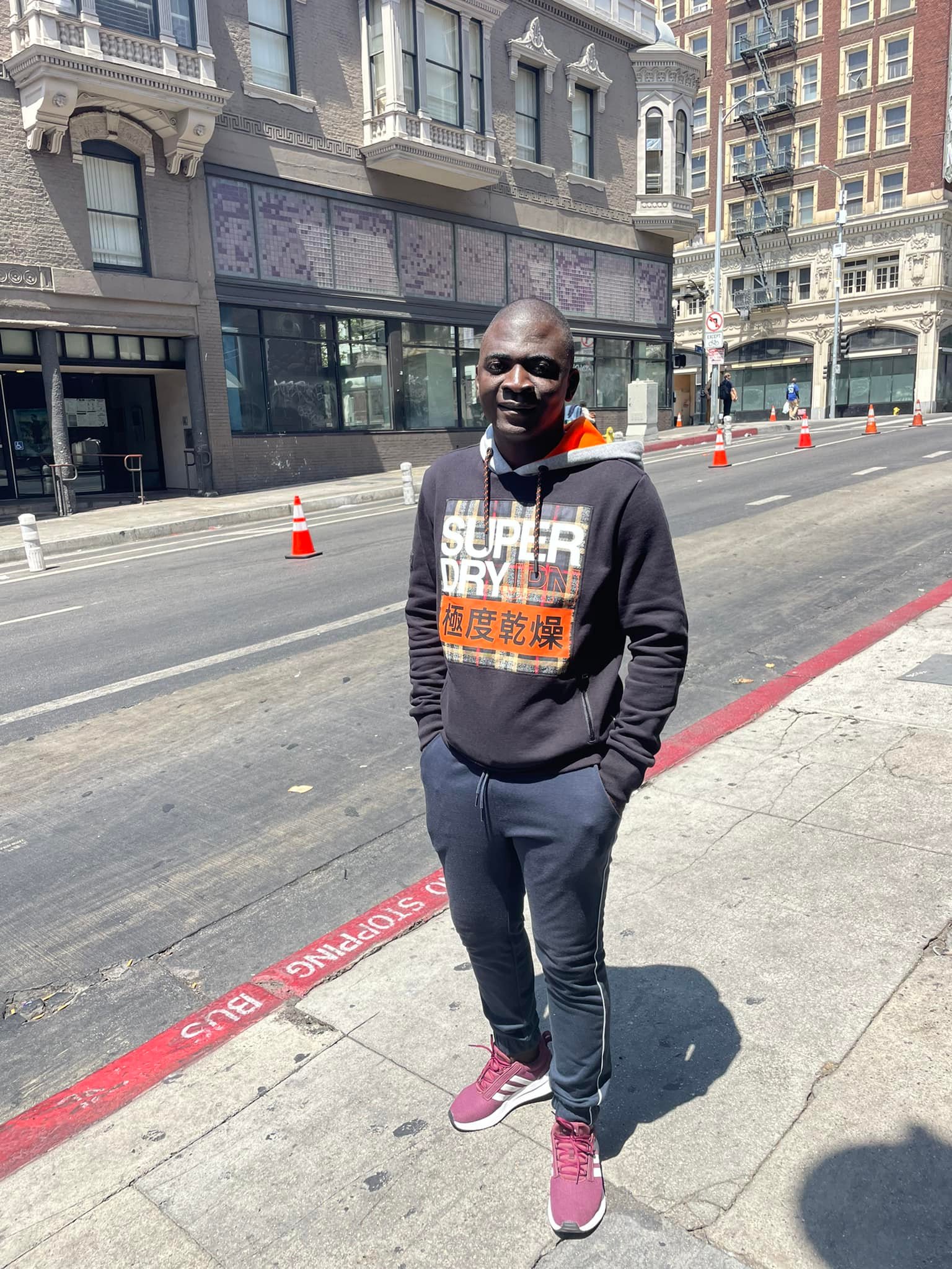 ‘Kritische’ parlementarier Edgar Sampie op bezoek in Los Angeles ...