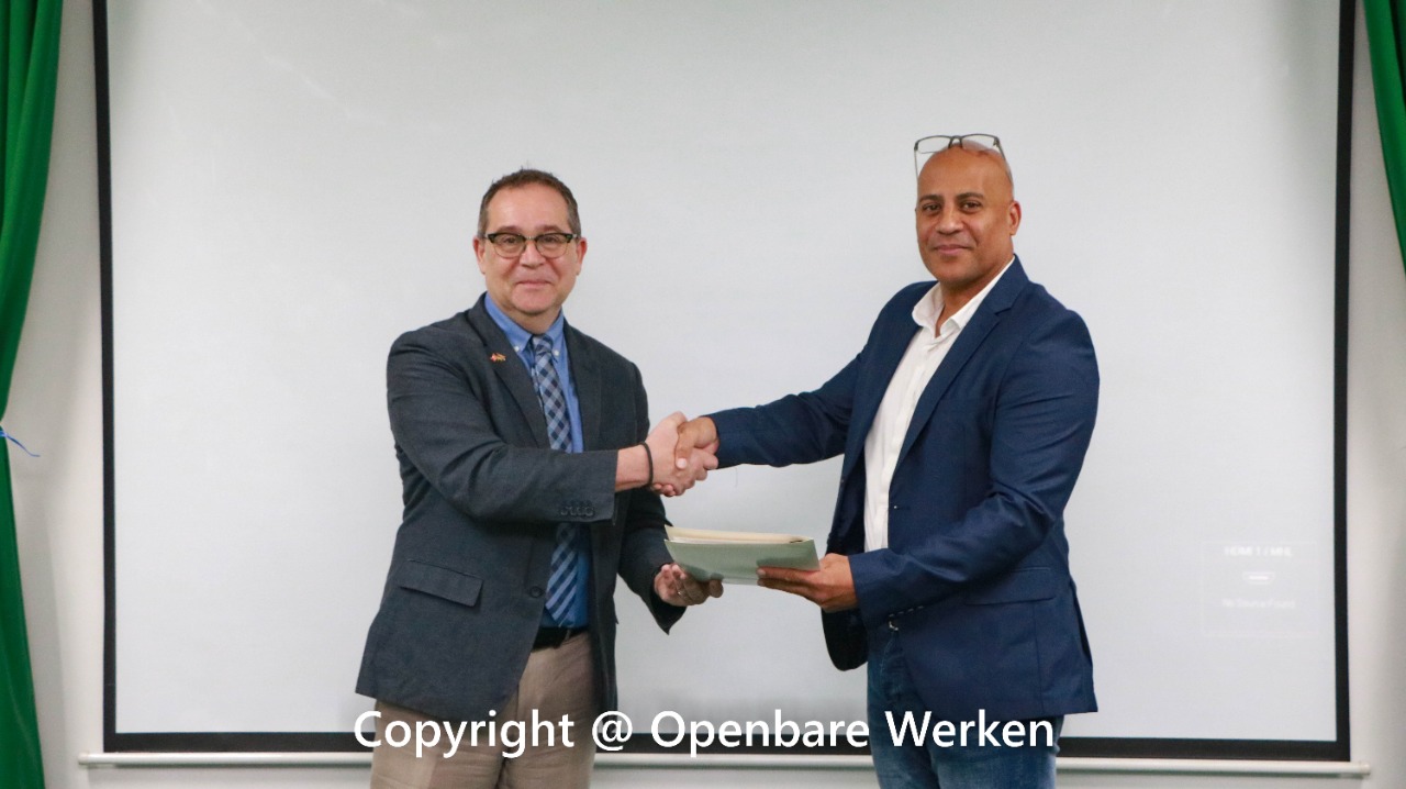 Crisisteam Openbare Werken ontvangt donatie van Canada – Dagblad Suriname