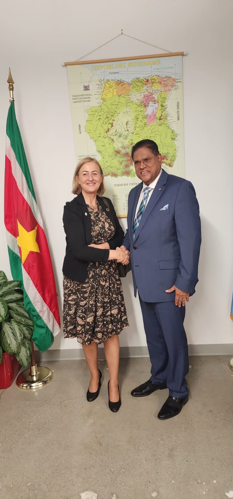 President Santokhi spreekt premiers Aruba, Curaçao en Sint-Maarten in ...