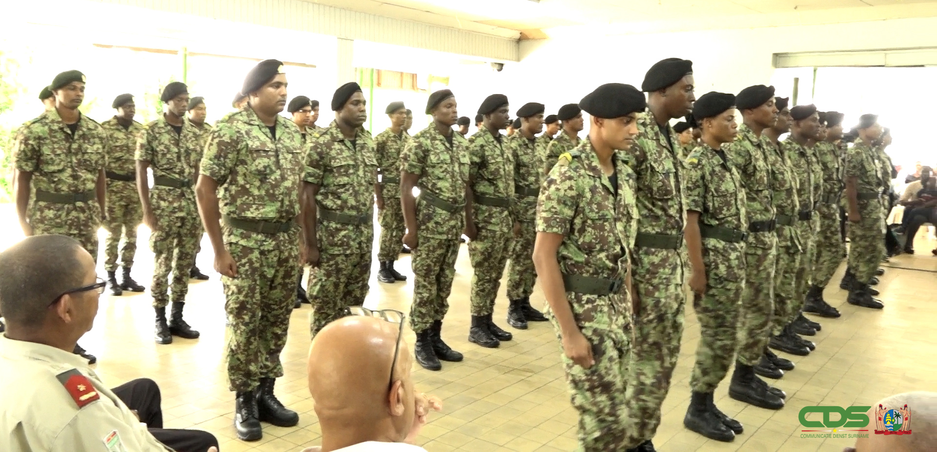 Ministerie van Defensie 48 MP’ers rijker – Dagblad Suriname