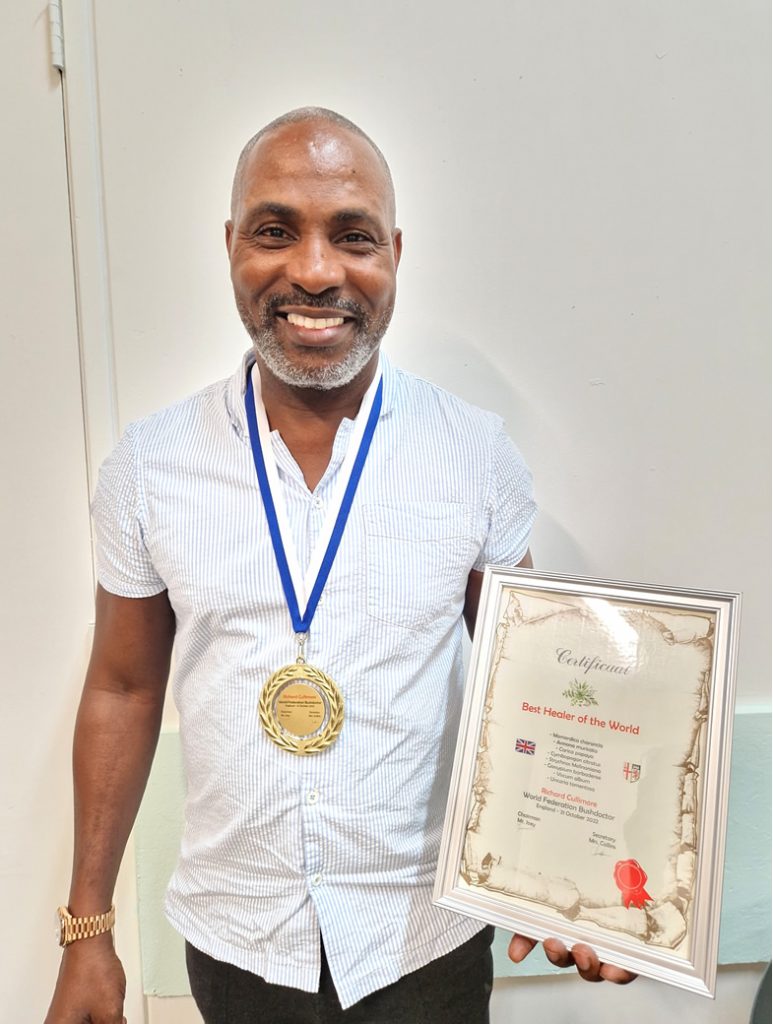 Richard Cullimore zet Suriname op de kaart als beste natuurgenezer ter ...