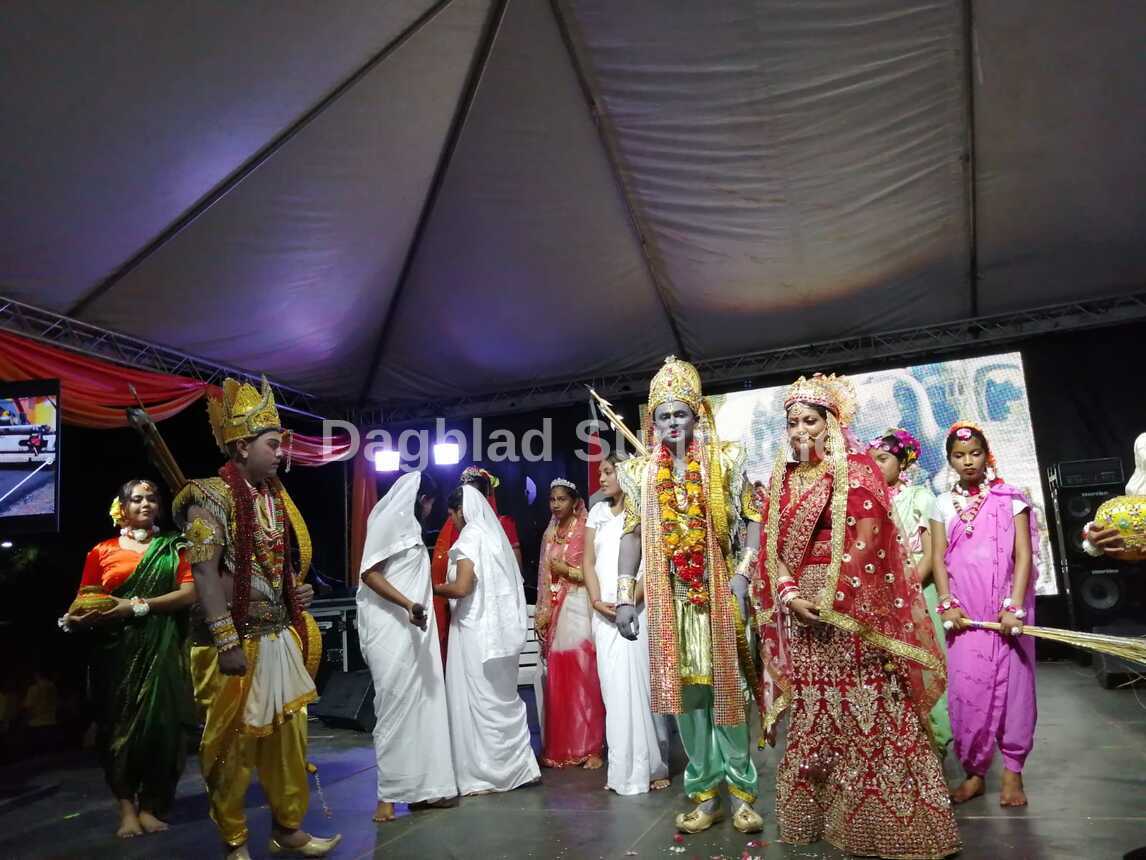 Duizenden op het plein voor festiviteiten Divali en Suriname Dia ...