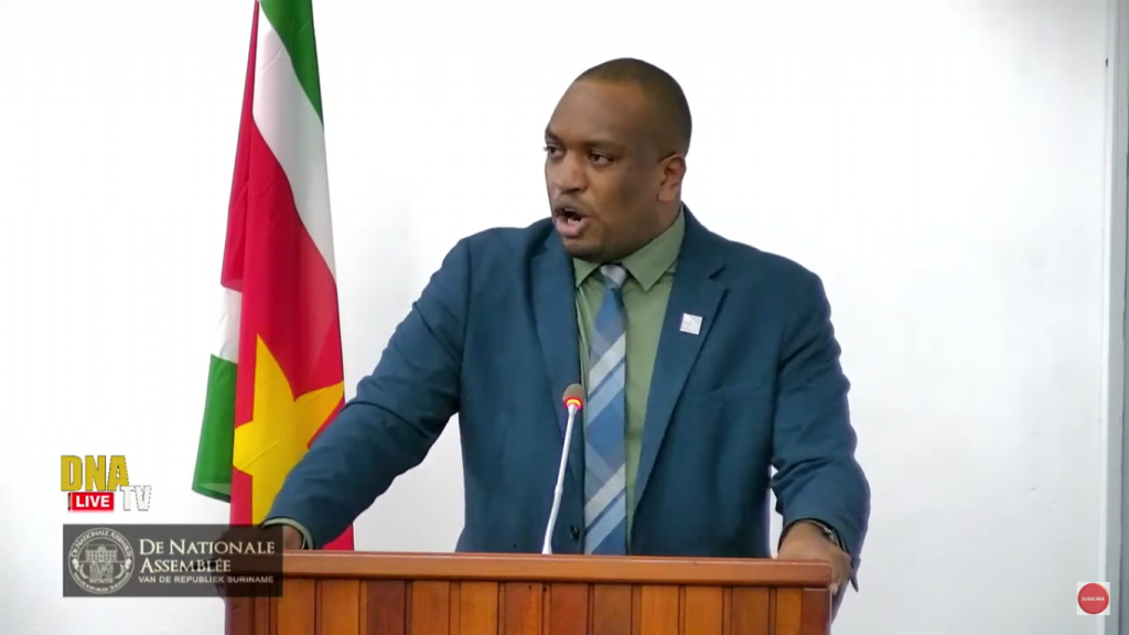 Melvin B. kort van memorie – Dagblad Suriname