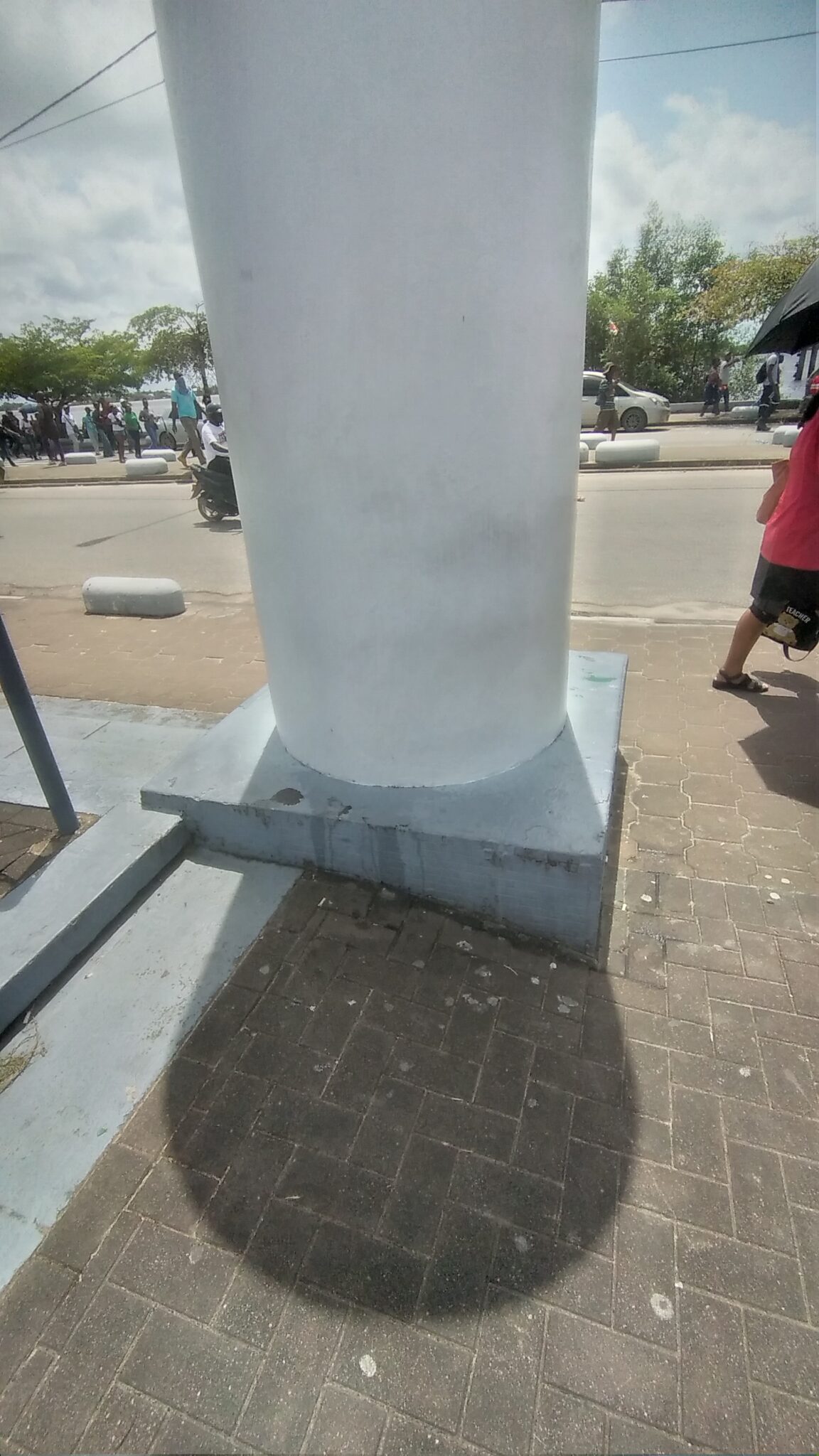 De pispaal van de revolutie – Dagblad Suriname