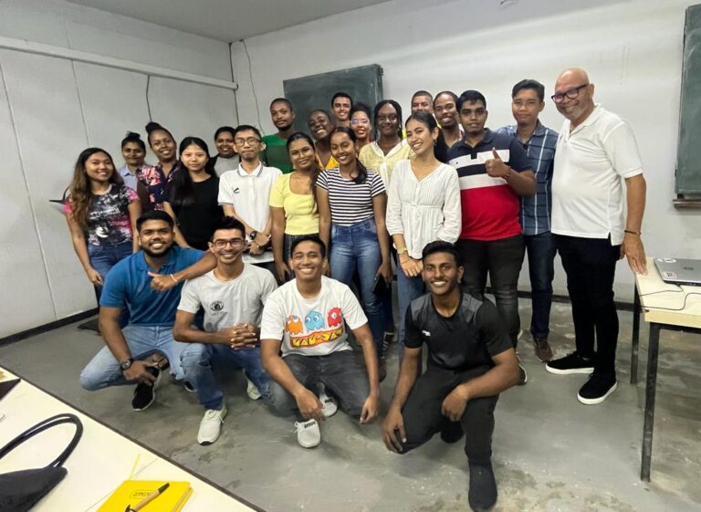 AAPG houdt Public Speaking workshop met Dirk Currie en Kirtie Jhagroe ...