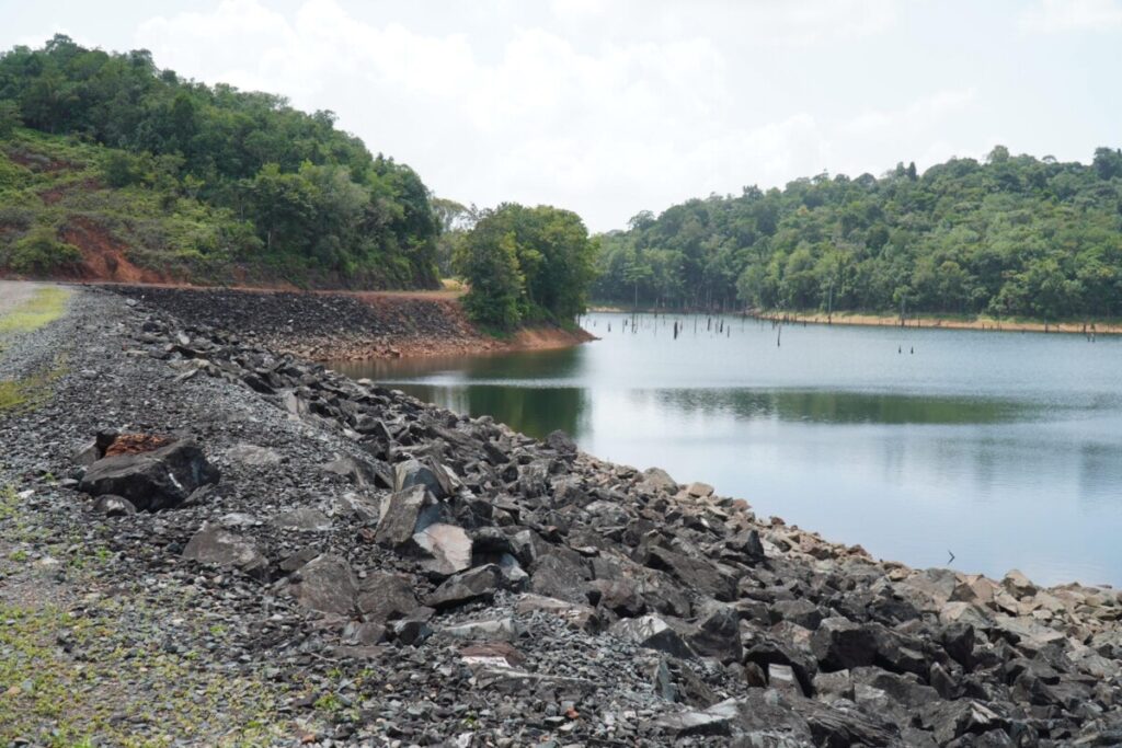 Jarenlang wordt gewezen op risico’s goudwinning bij hulpdammen stuwmeer ...