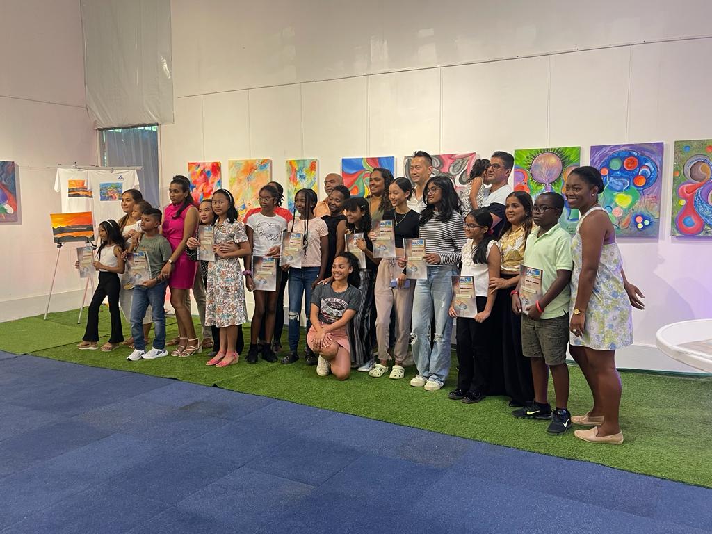 Ruim 50 leerlingen en studenten ontvangen certificaat Artblok – Dagblad ...