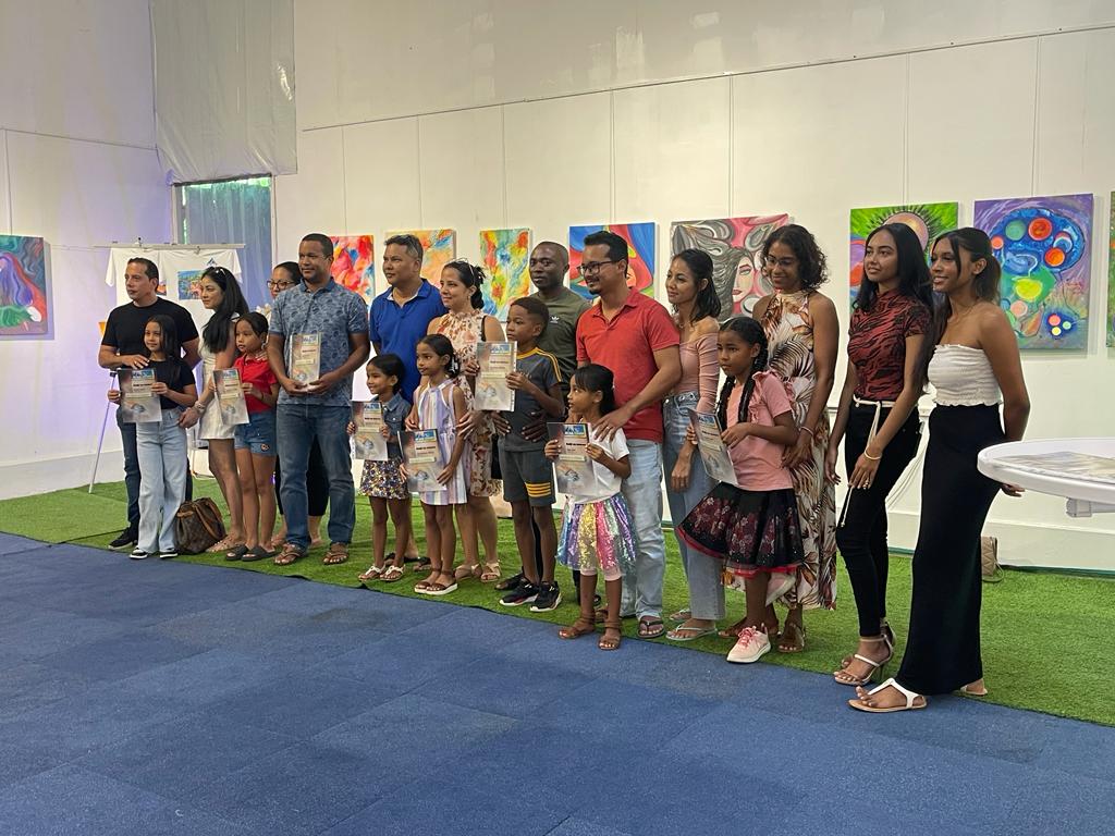 Ruim 50 leerlingen en studenten ontvangen certificaat Artblok – Dagblad ...