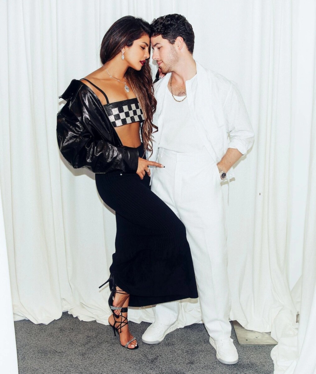 Nick Jonas valt tijdens optreden van het podium – Dagblad Suriname