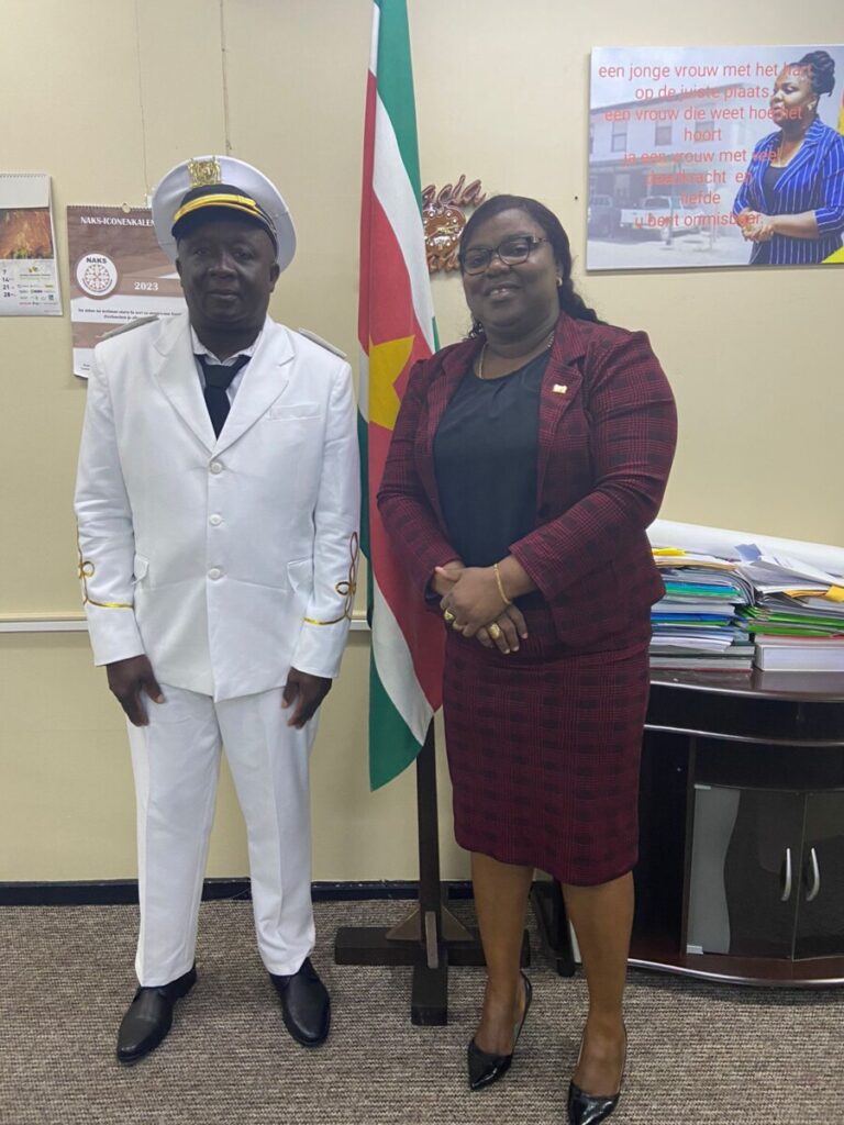 Granman der Aluku’s verontrust over mate van vervuiling rivier ...