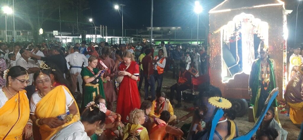 Divali optocht Nickerie brengt honderden mensen op de been – Dagblad ...