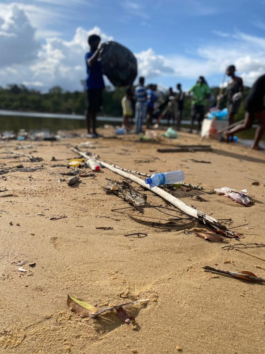 Burgerinitiatief Atjoni: aanpak zwerfafval – Dagblad Suriname