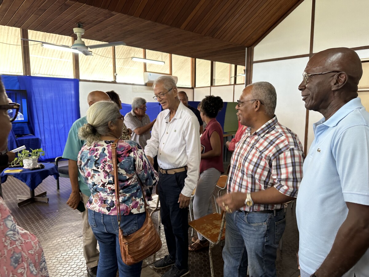 Professor Theo Wong presenteert boek ‘Memoires van een Surinaamse ...