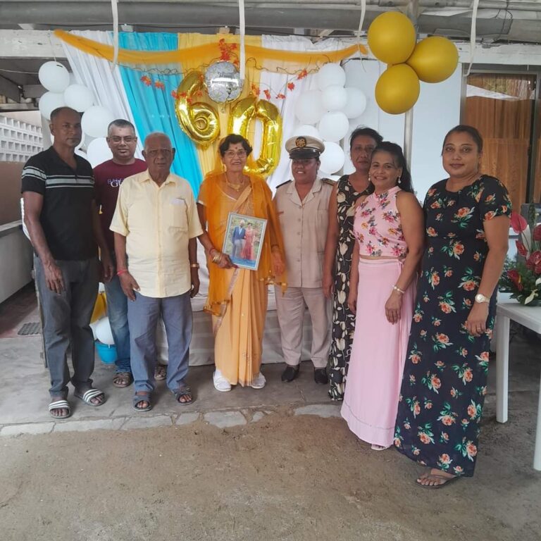 Echtpaar Mahabier-Chedi viert diamanten huwelijk – Dagblad Suriname