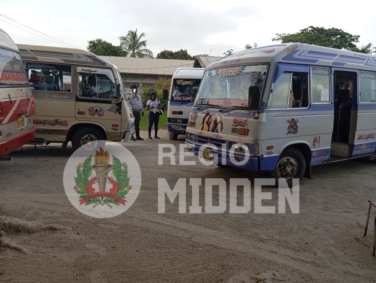KPS Unit Verkeer Midden vordert in paar dagen tijd 30 busvergunningen in – Dagblad Suriname