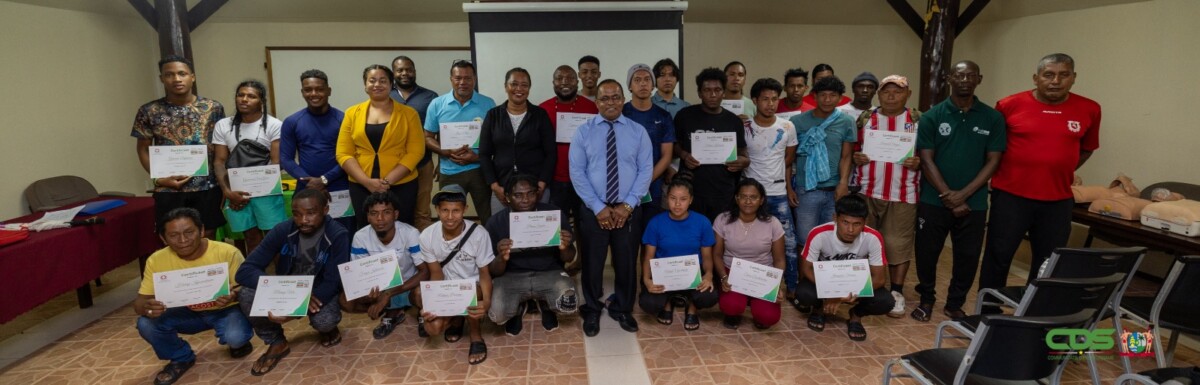 SHTTC reikt certificaten uit aan nieuw getrainde lifeguards – Dagblad ...