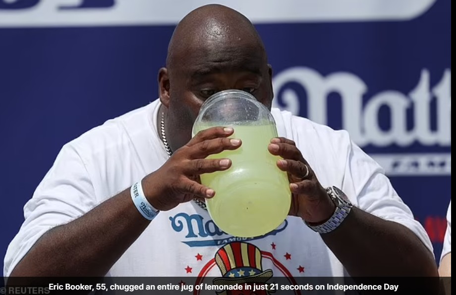 Eric ‘Badlands’ Booker Verbreekt Limonade Drinken Wereldrecord ...