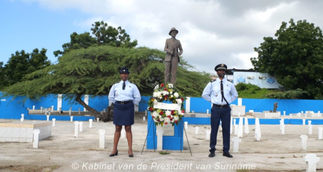 President Santokhi gearriveerd op Curaçao en verwelkomd door premier ...