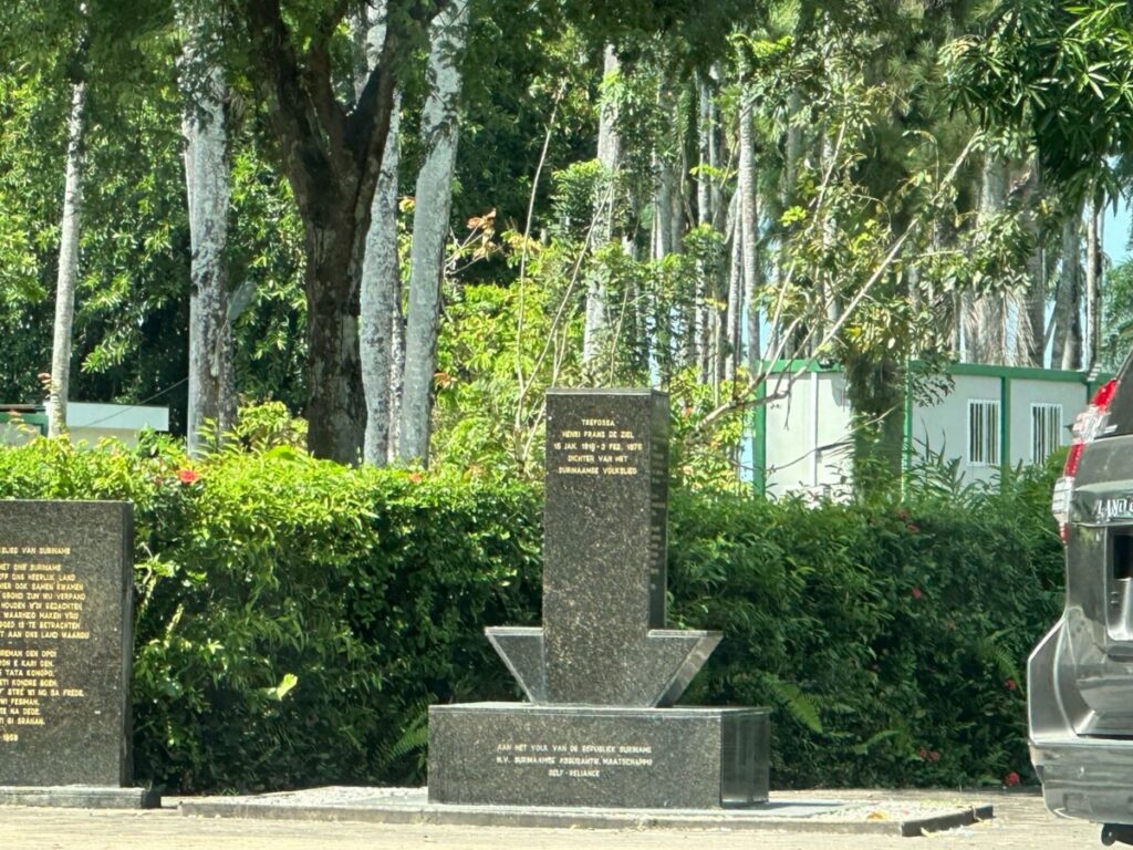 Borstbeeld Trefossa gestolen – Dagblad Suriname