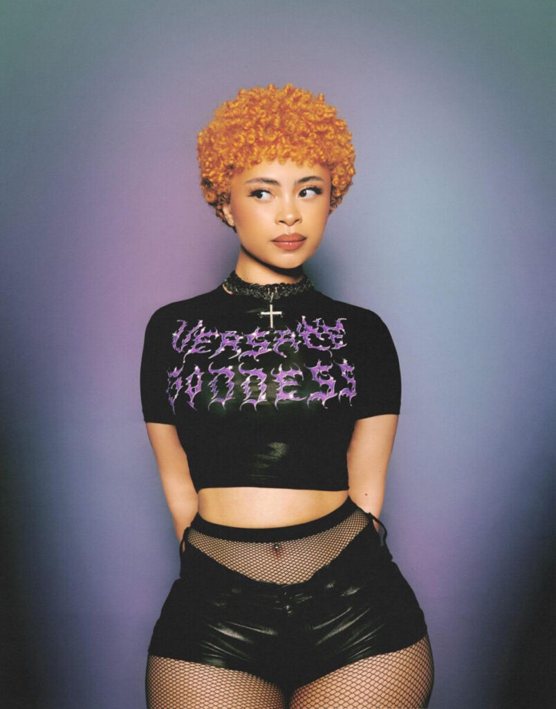 Ice Spice laat fans kwijlen en prijzen nieuwe lichaam na fotodump Paris ...