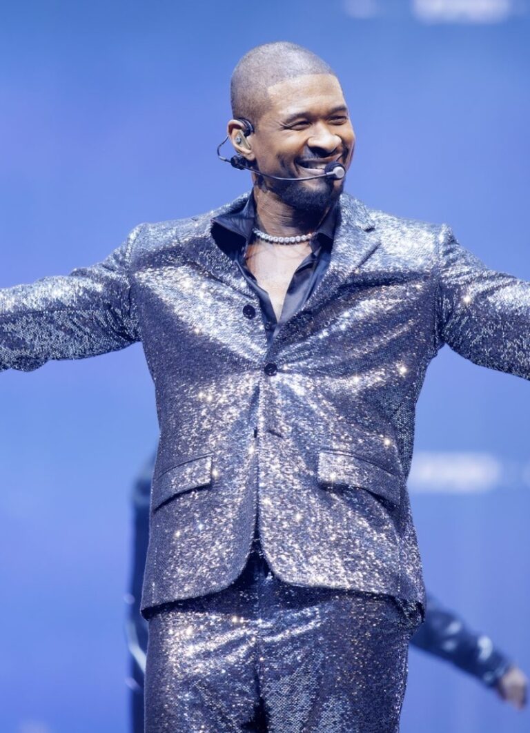 Usher maakt feloranje statement met Amsterdams label tijdens zijn ...
