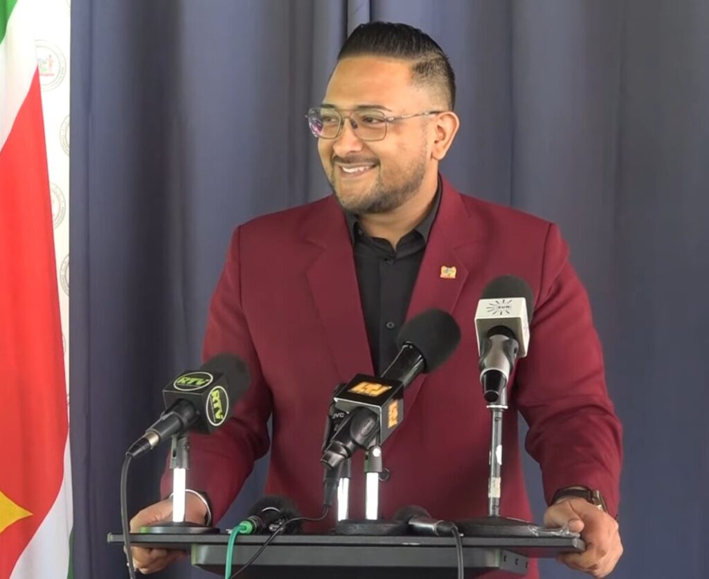 Defensie-minister Uraiqit Ramsaran: “Ex-militairen verdienen beter ...