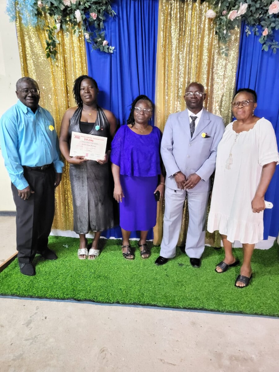 AMTO Moengo viert eerste lichting geslaagden – Dagblad Suriname